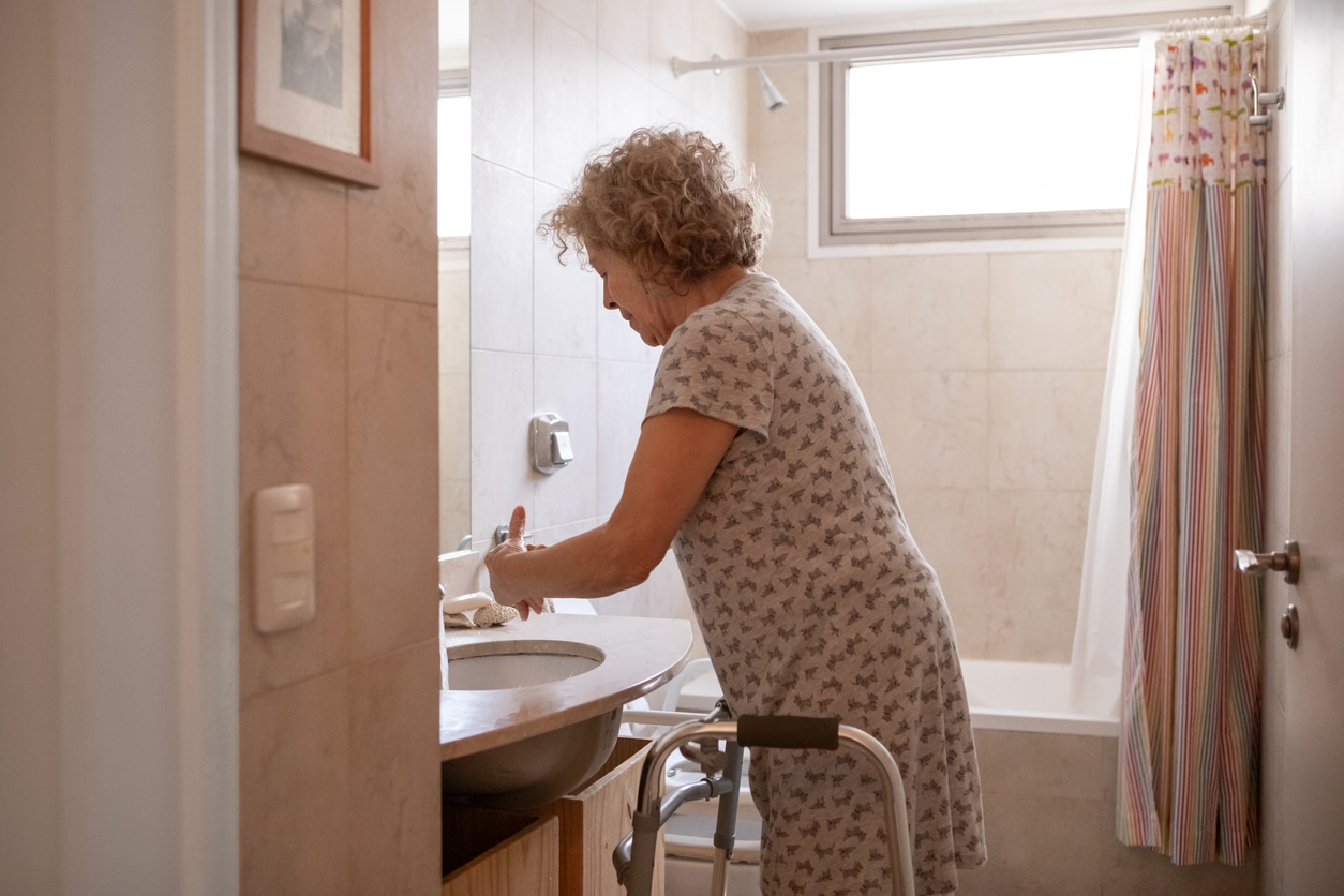Urinary Incontinence Treatment and Signs for the Elderly